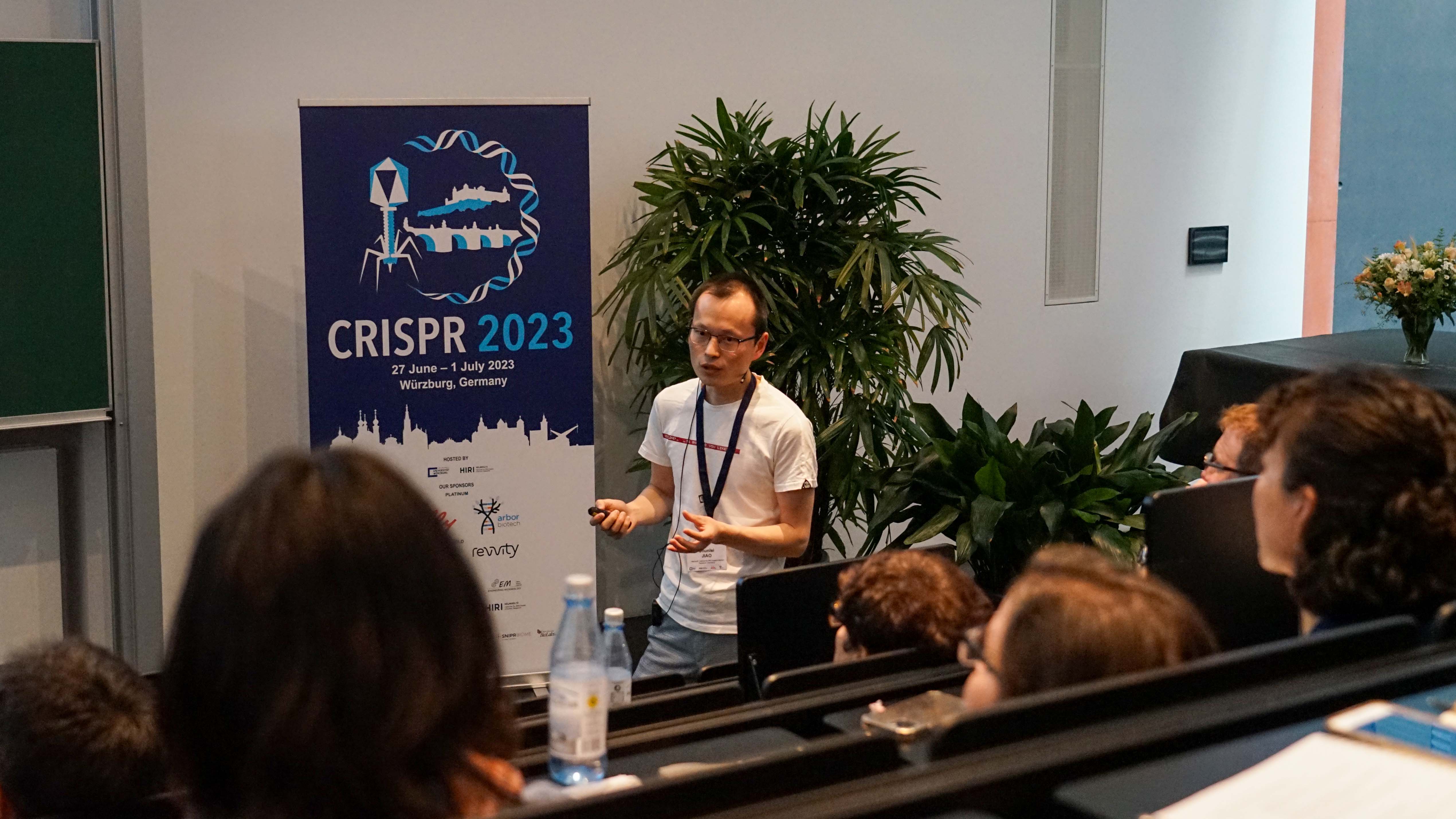 In the name of the gene scissors | HELMHOLTZ HIRI