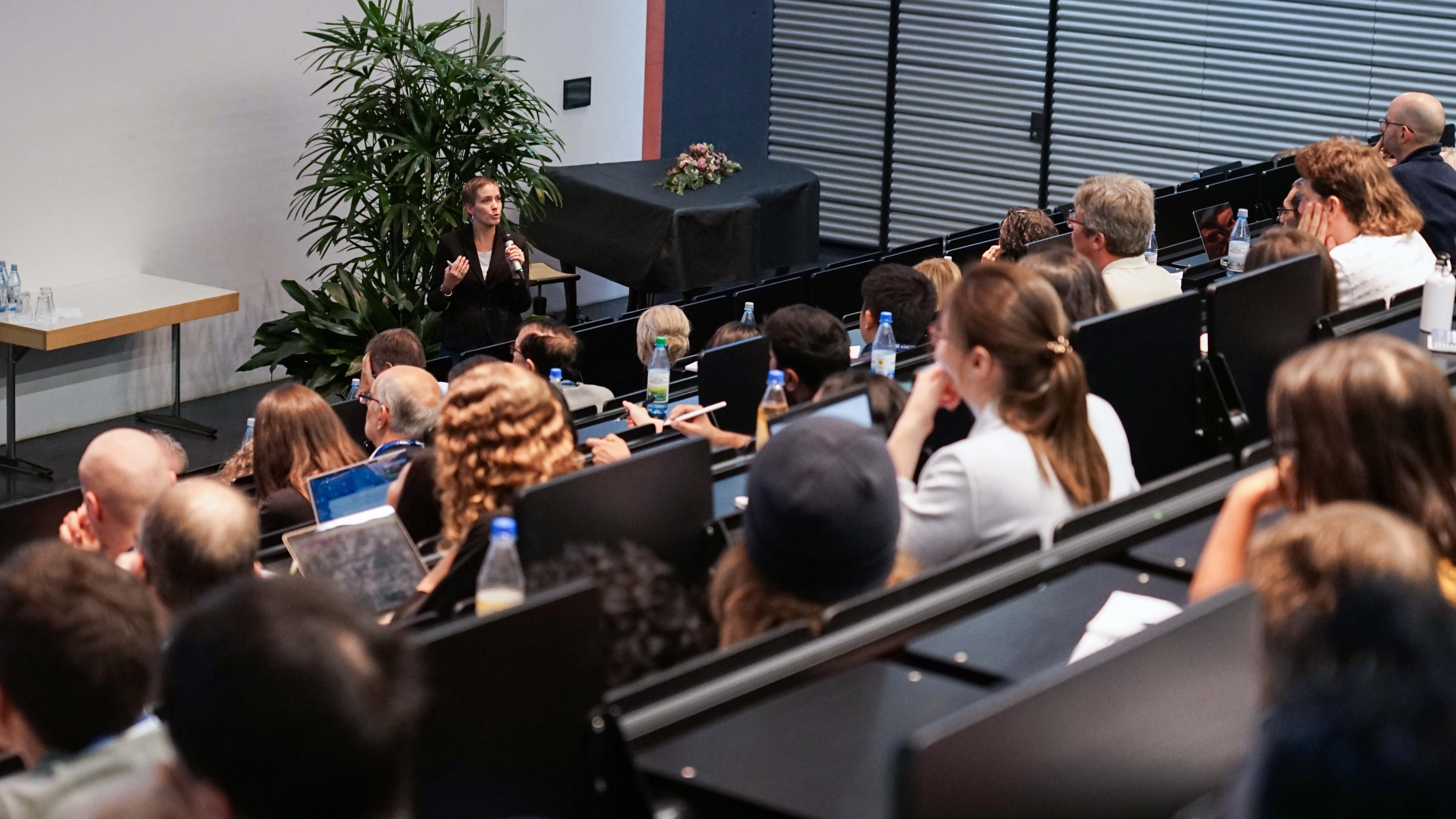 From single cell to microbiome and host | HELMHOLTZ HIRI