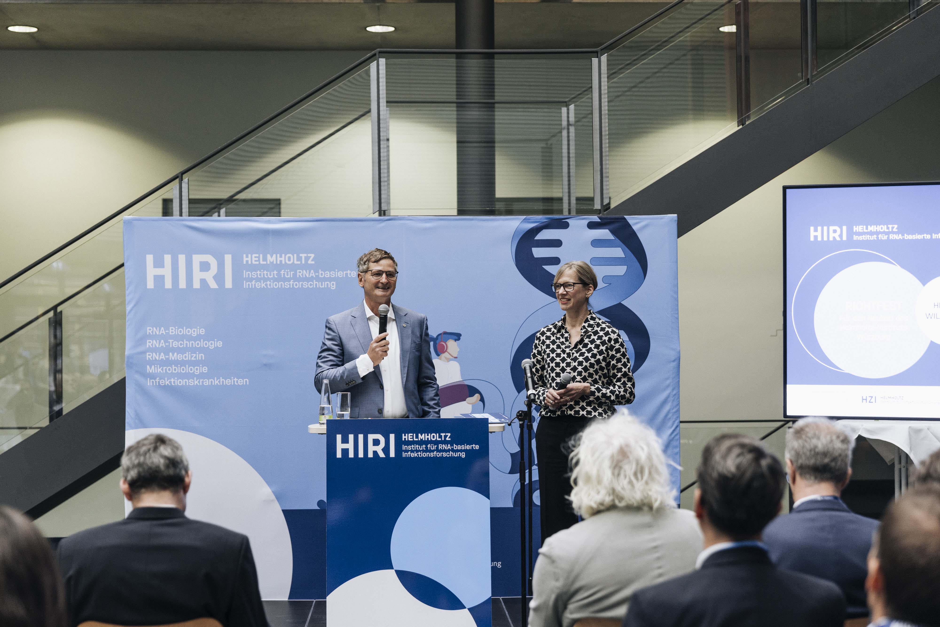 Grundsteinlegung | HIRI - Helmholtz-Institut Würzburg | HELMHOLTZ HIRI